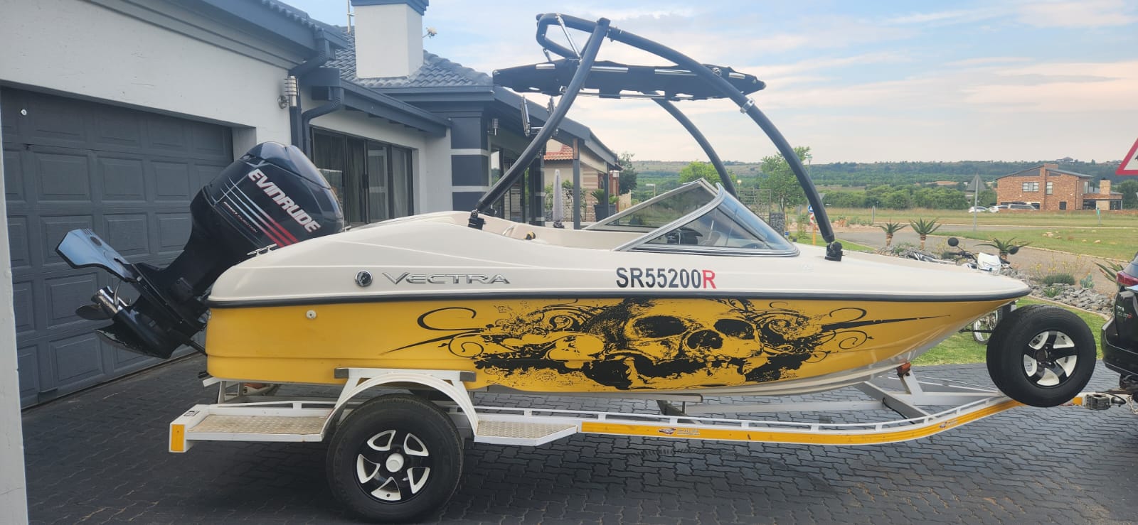 18ft Vectra Boat with 250hp Evinrude | Junk Mail Marketplace