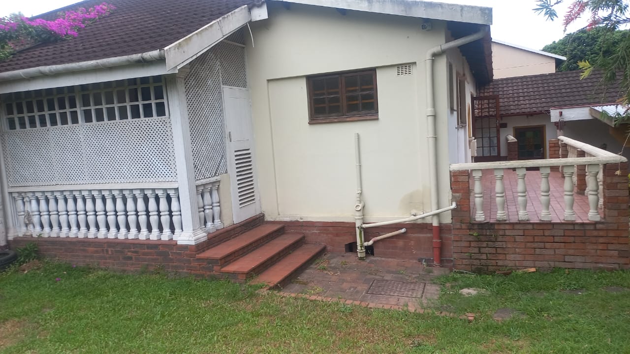 1 Bed opp Crompton Hospital | Junk Mail Marketplace