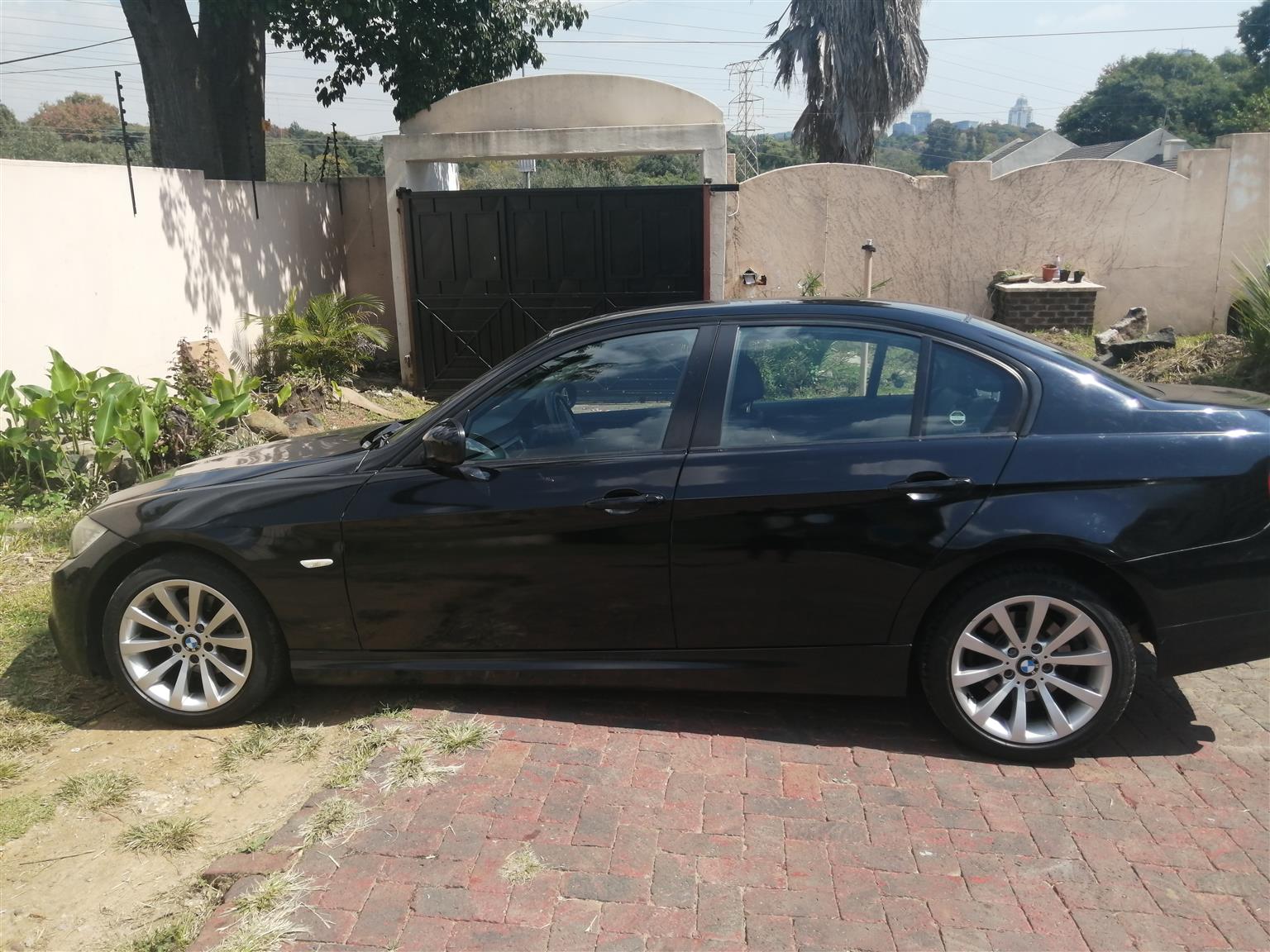 BMW E90 320i Facelift 2009 | Junk Mail