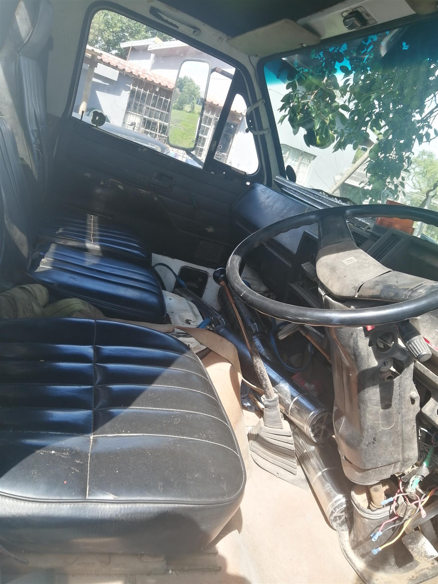 DRINGENDE VERKOPE Isuzu 4 ton met 5 meter bak 364 ADE turbo enjin Hy is ...