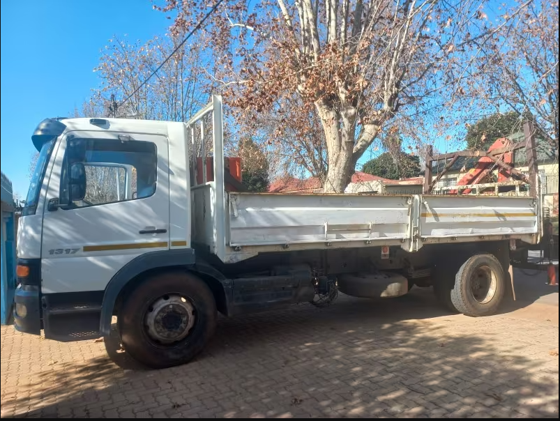 Mercedes Benz Atego crane truck with bucket for sale | Junk Mail