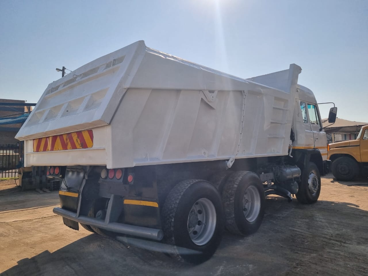 1995 TOYOTA HINO SUPER DOLPHIN 10 CUBE TIPPER | Junk Mail Marketplace