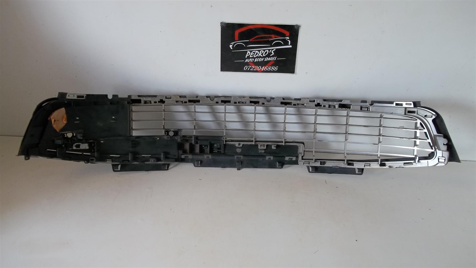 Used Toyota Quantum front bumper grille for sale in Gauteng | Auto Mart