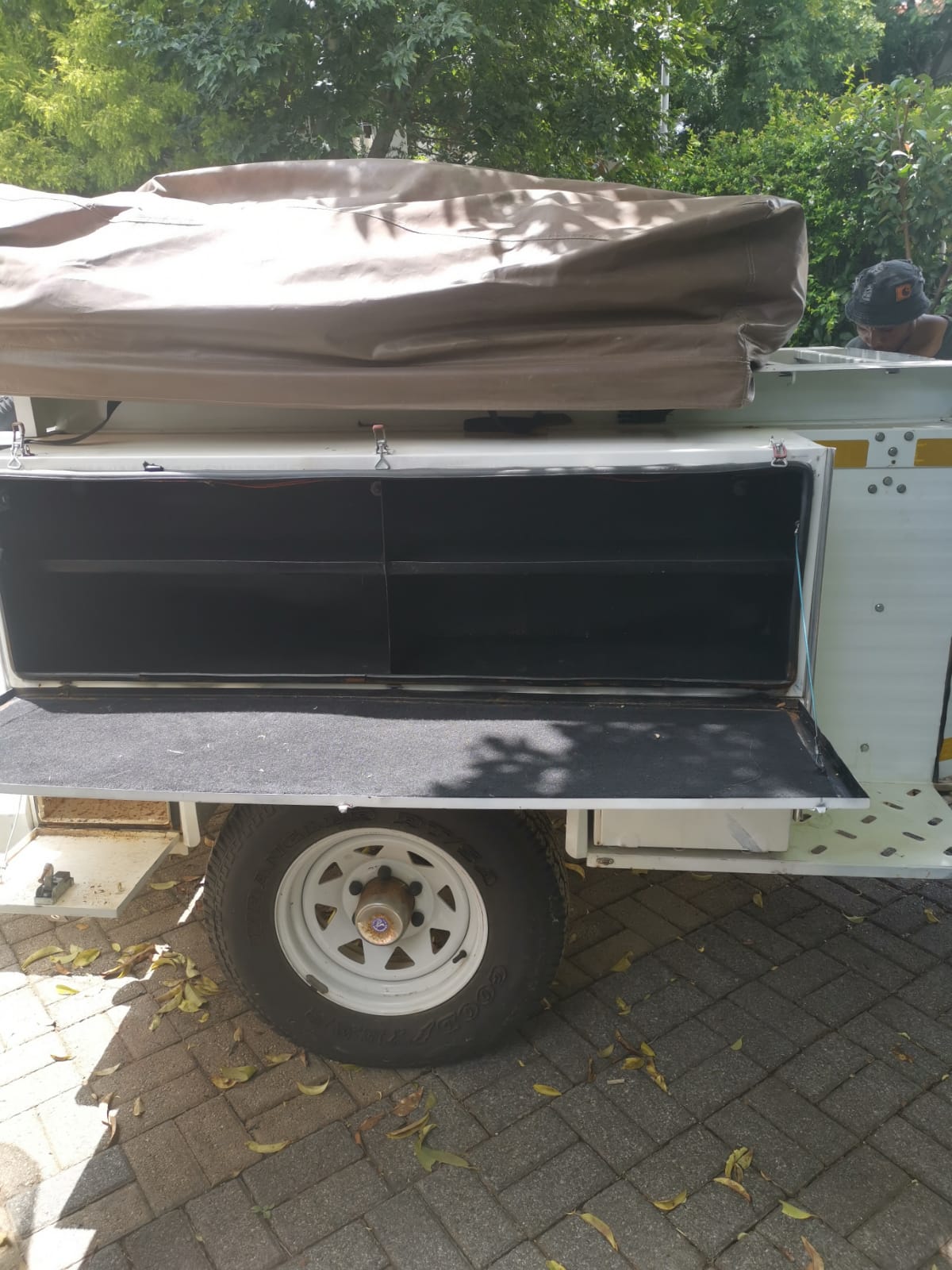 Challenger Bundu Basher camping 4x4 trailer with family tent | Junk ...