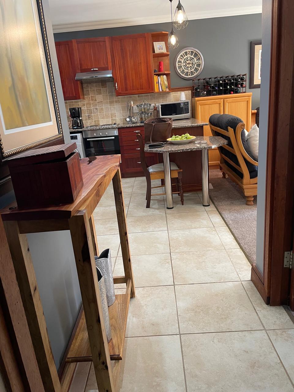 'n Ruim, gerieflike, en unieke een slaapkamer woonstel is TE KOOP ...