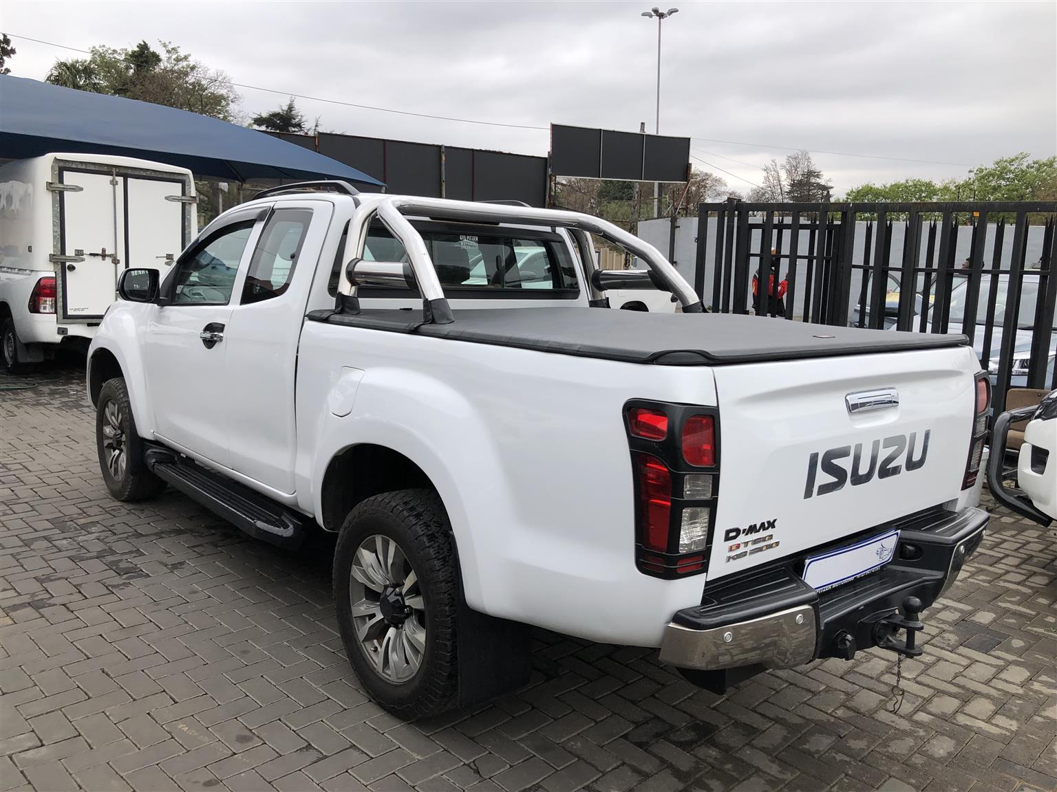 2019 Isuzu KB300 D-TEQ 4x2 Extra cab LX Manual For Sale | Junk Mail ...