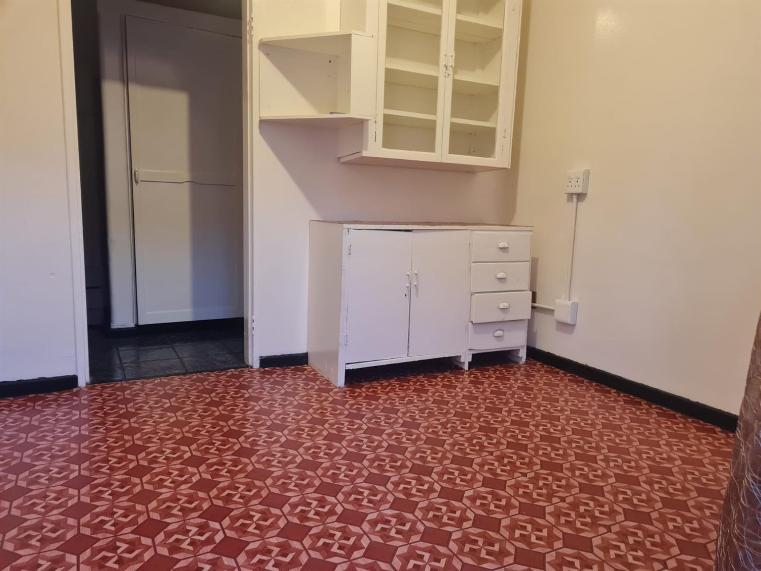 Semi een slaapkamer woonstel | Junk Mail