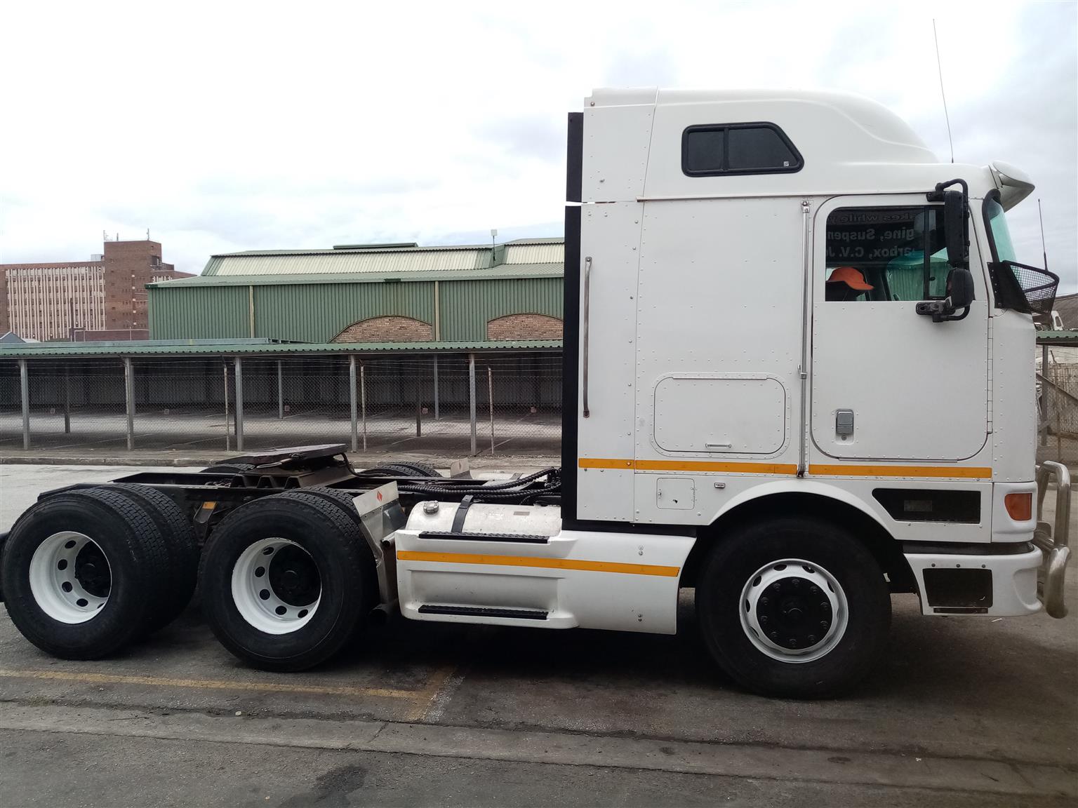 INTERNATIONAL 9800i DOUBLE DIFF TRUCK HORSE | Junk Mail Marketplace