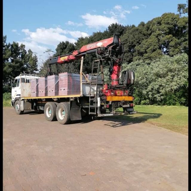 UD 440 Rigid Brick Crane Truck | Junk Mail Marketplace