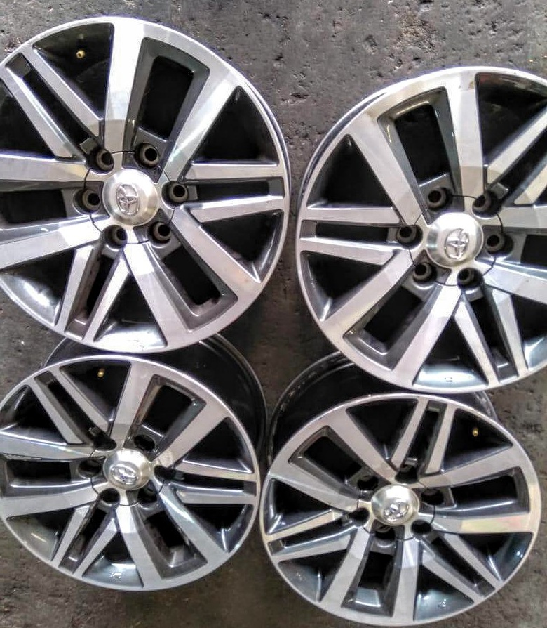 Toyota Hilux/Fortuner 18" original mags set | Junk Mail Marketplace