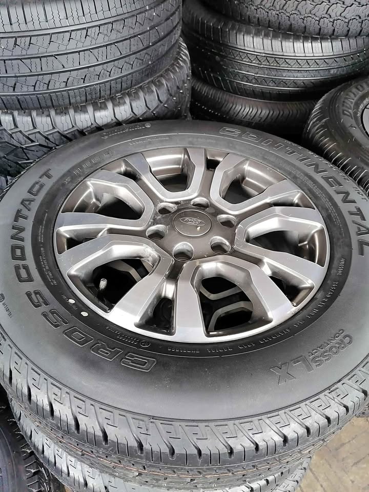 Used Ford Ranger Wildtrack 18" set of rims and tyres with caps for sale ...