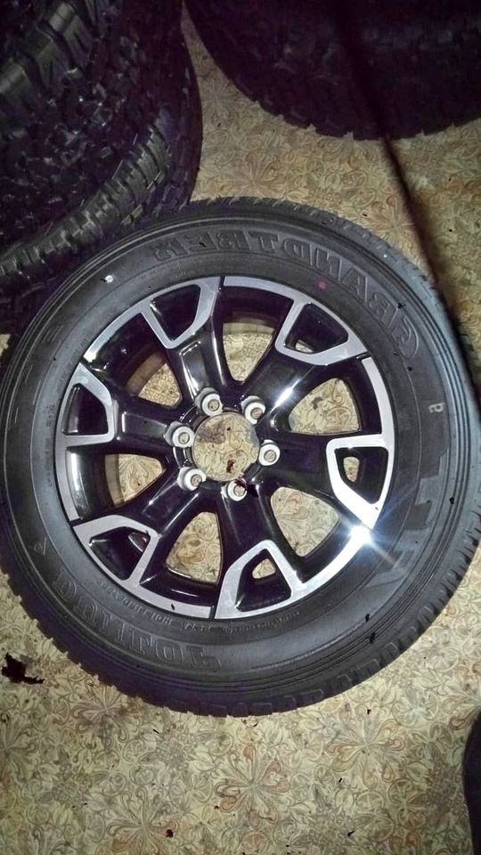 18" Toyota Legend 50 original mag with 265/60/18 Dunlop Grandtrek A/T ...