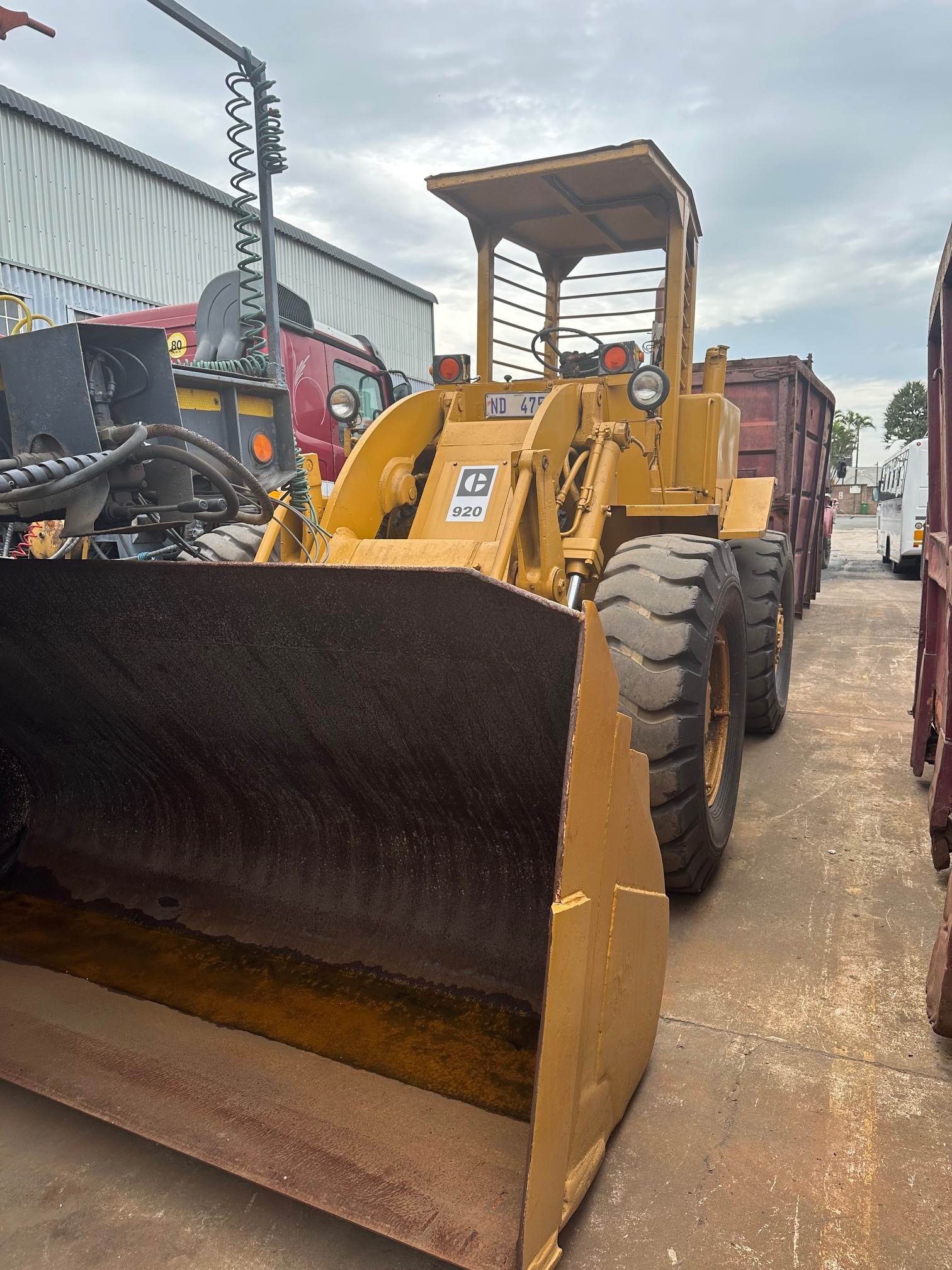 2 x Caterpillar 920 Front End wheel loaders / payloader 1975 & 1979 ...