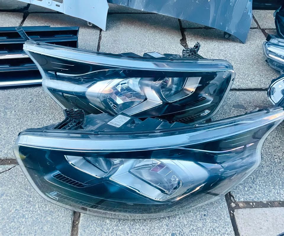 Ford Transit Custom van headlights | Junk Mail Marketplace