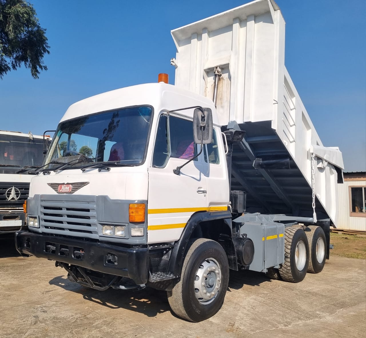 1995 TOYOTA HINO SUPER DOLPHIN 10 CUBE TIPPER | Junk Mail