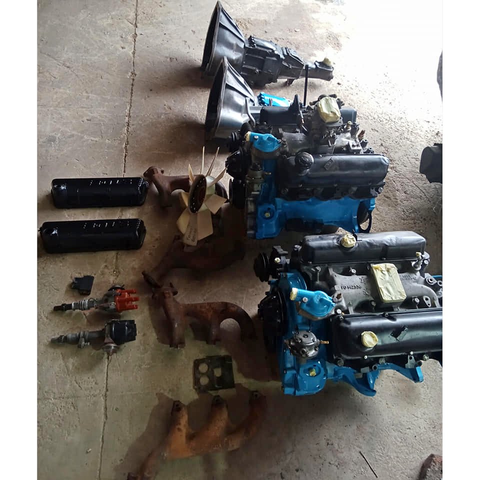 Ford V6 complete engine with points distributor | Junk Mail Marketplace