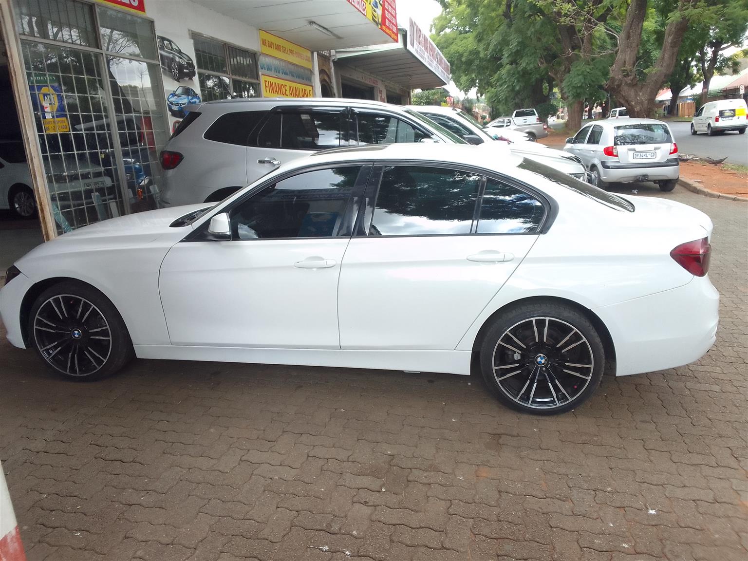 2015 BMW 3Series 320i MPerformance Auto white color Sunroof white ...