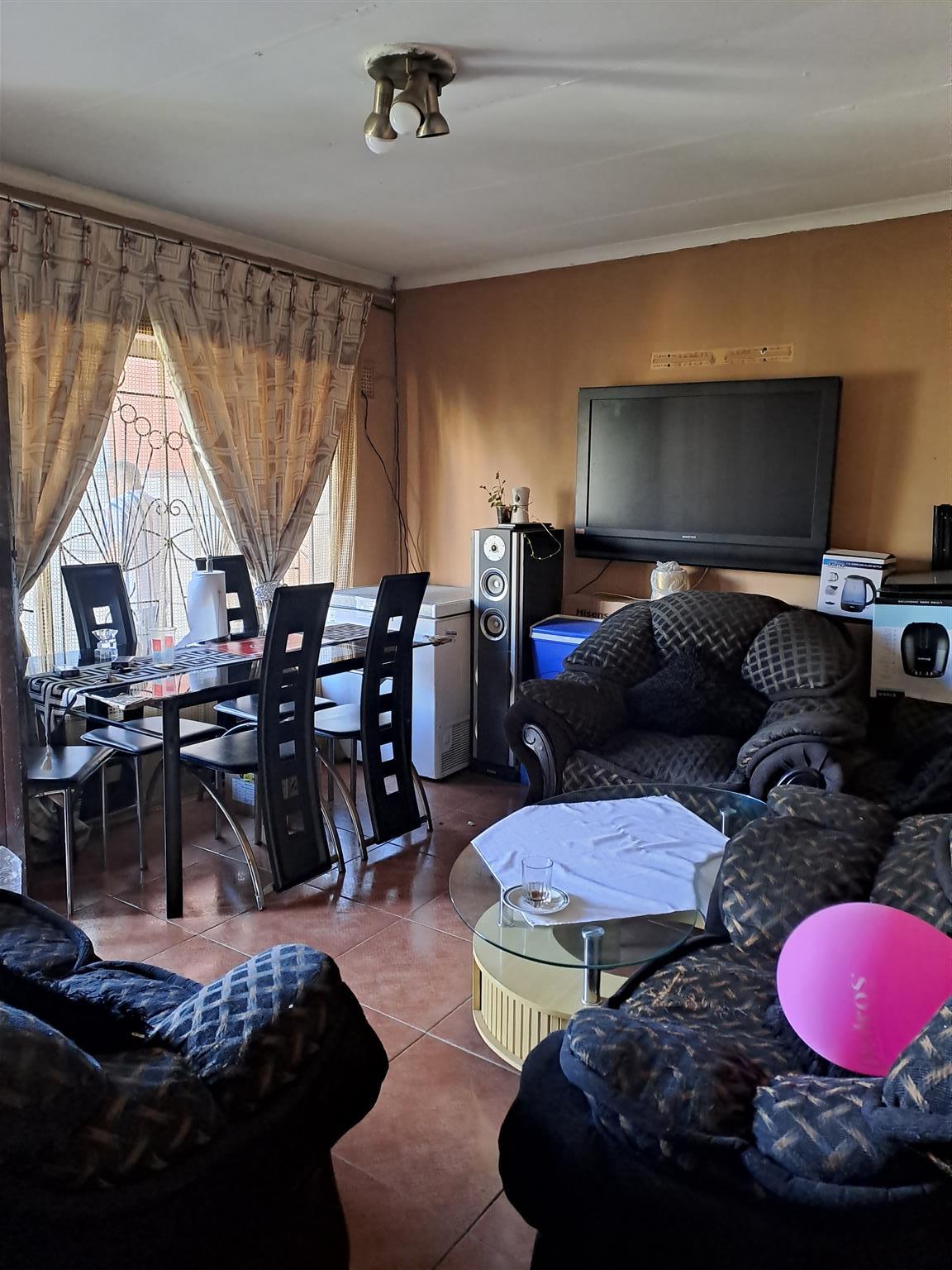 Chartford complete house for rent, 2brm, Lounge, T/b,fully tiled ,bic ...