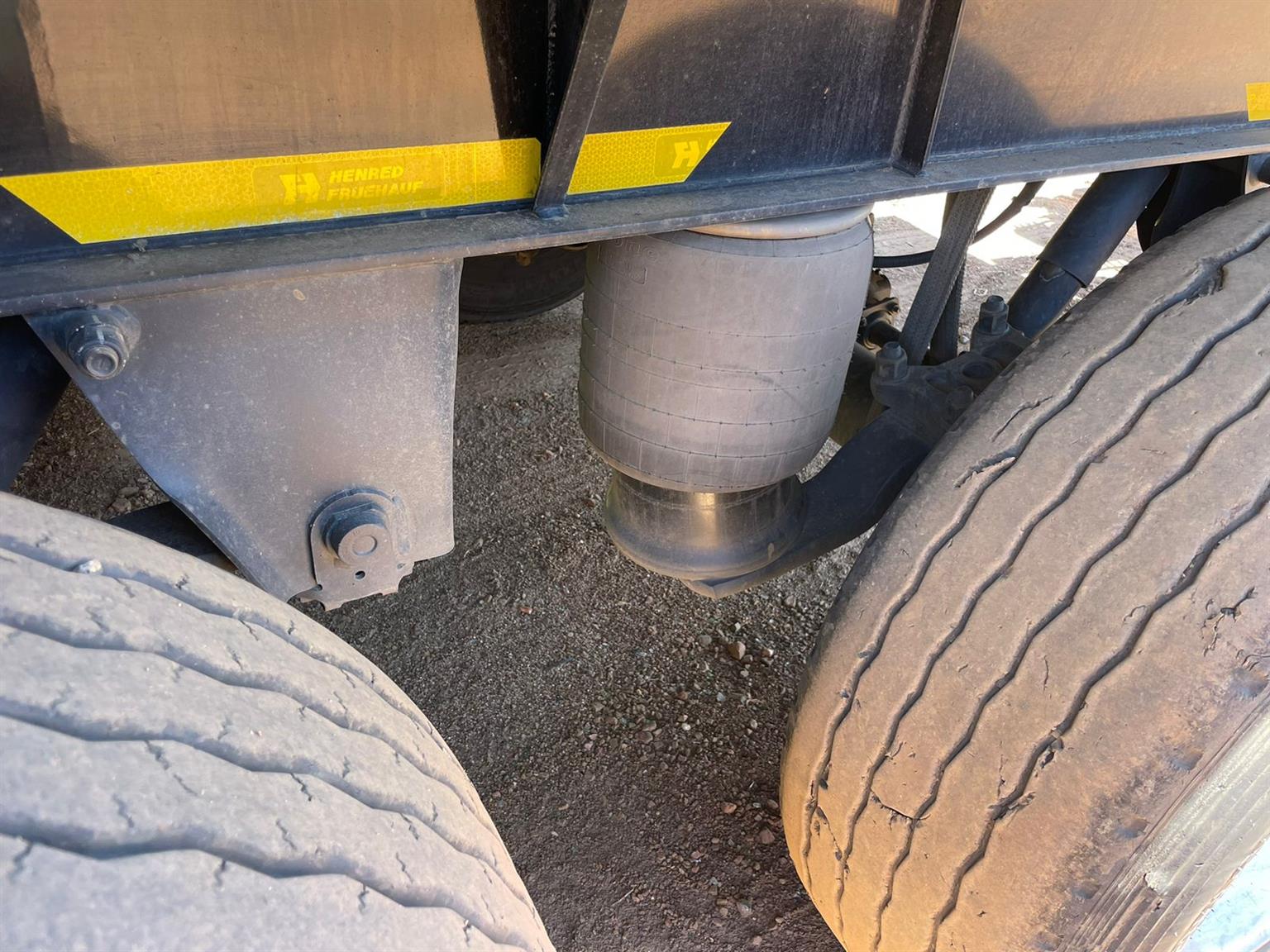 2021 Henred Fruehauf tri axle brick trailer | Junk Mail