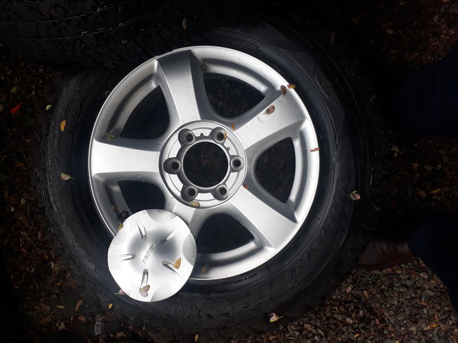 Isuzu original 17inch mag wheels and tires | Junk Mail