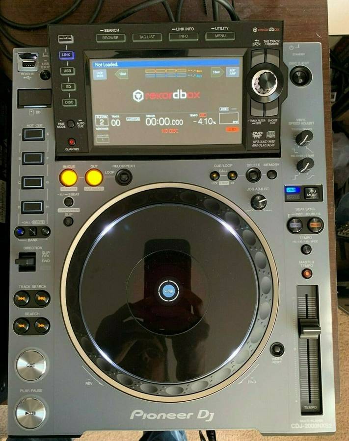 Preowned 2 x Pioneer CDJ 2000 NXS2 with DJM 900 NXS2 | Junk Mail