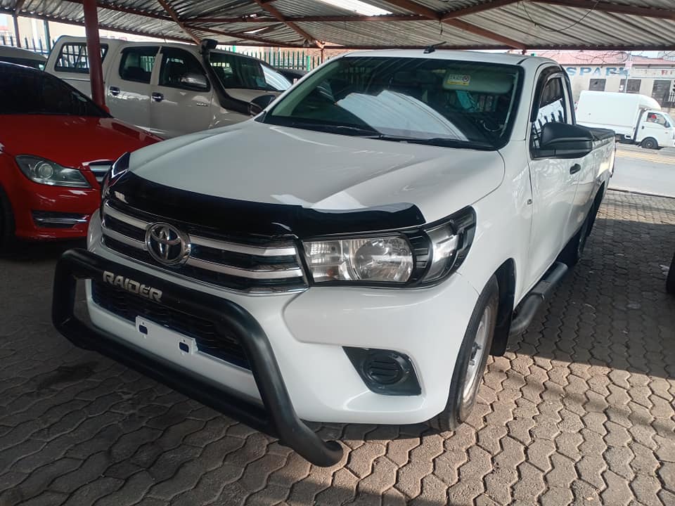 Toyota Hilux Single Cab 2.4ltr 4x2 Low-Raider Deseal White in colour ...