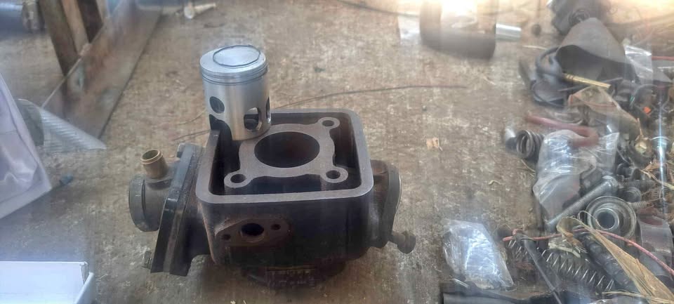 Yamaha dt50 piston and barrel 1.00mm | Junk Mail Marketplace