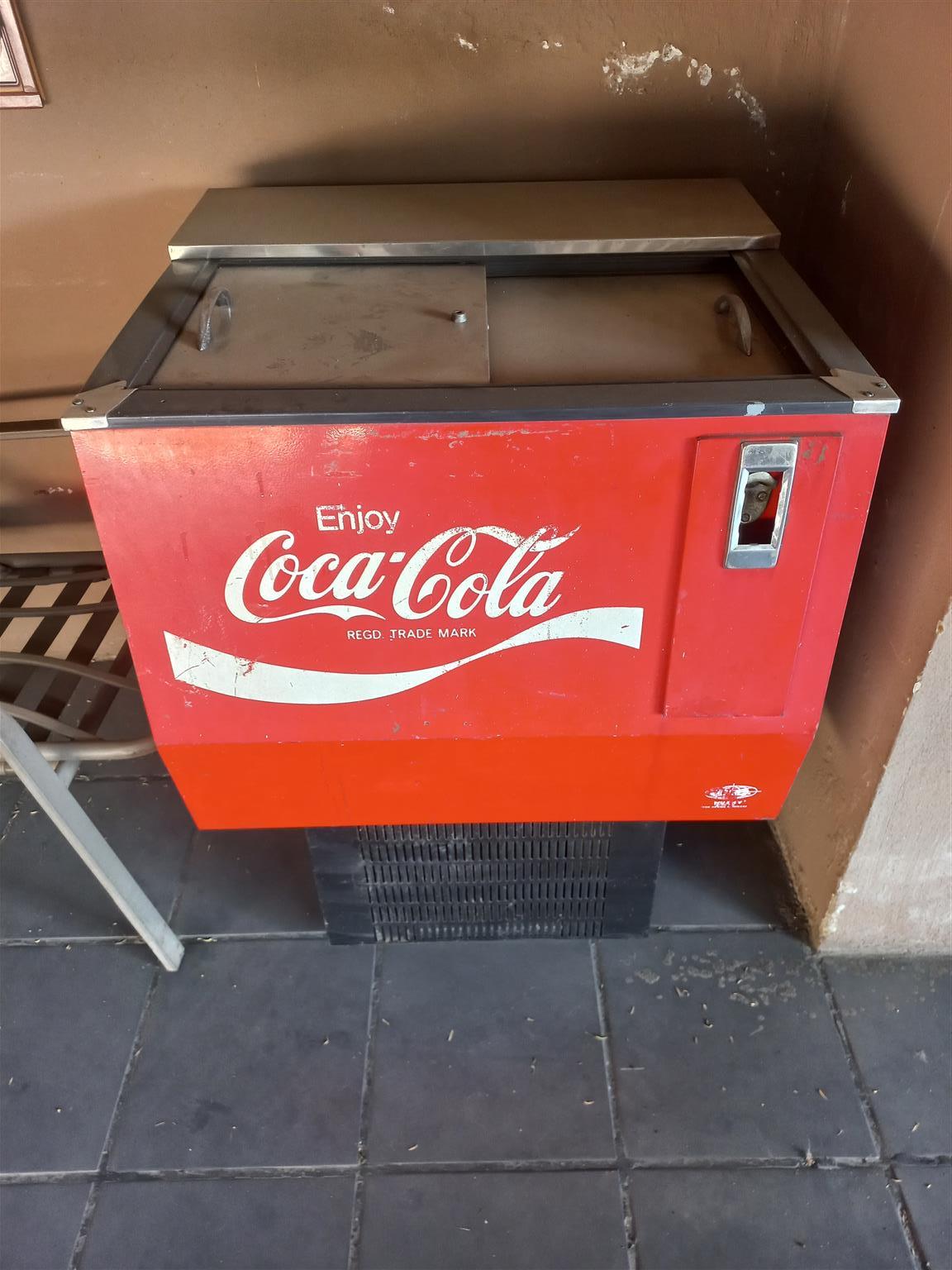 Vintage coke fridge original | Junk Mail