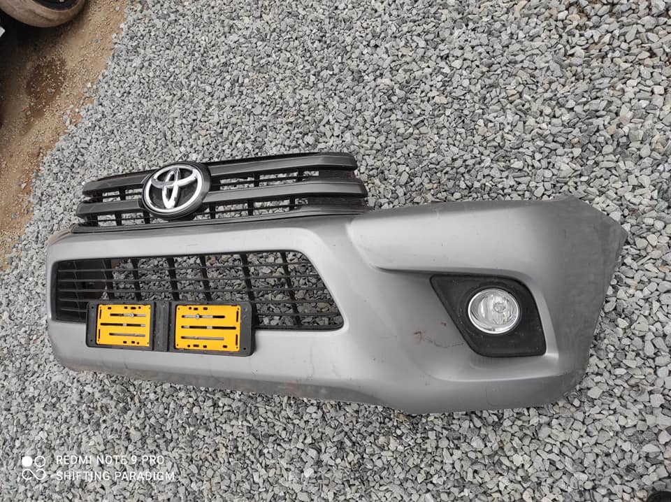 Toyota front bumper complete set - Grey | Junk Mail
