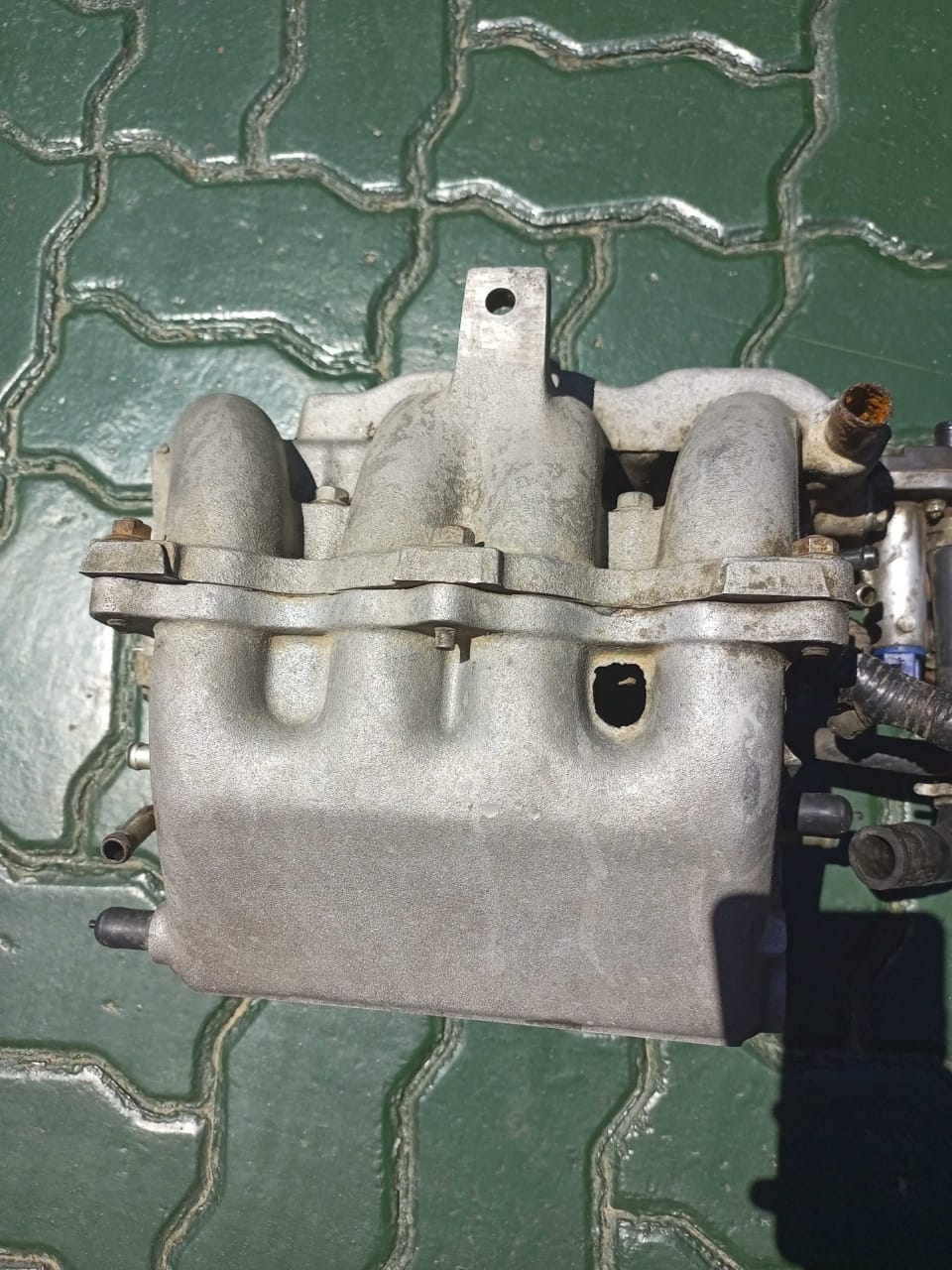 I'm selling the complete manifold for Mazda 323/Ford ruster | Junk Mail