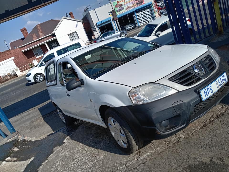 2017 Nissan Np200 1.6 with canopy for sale | Junk Mail