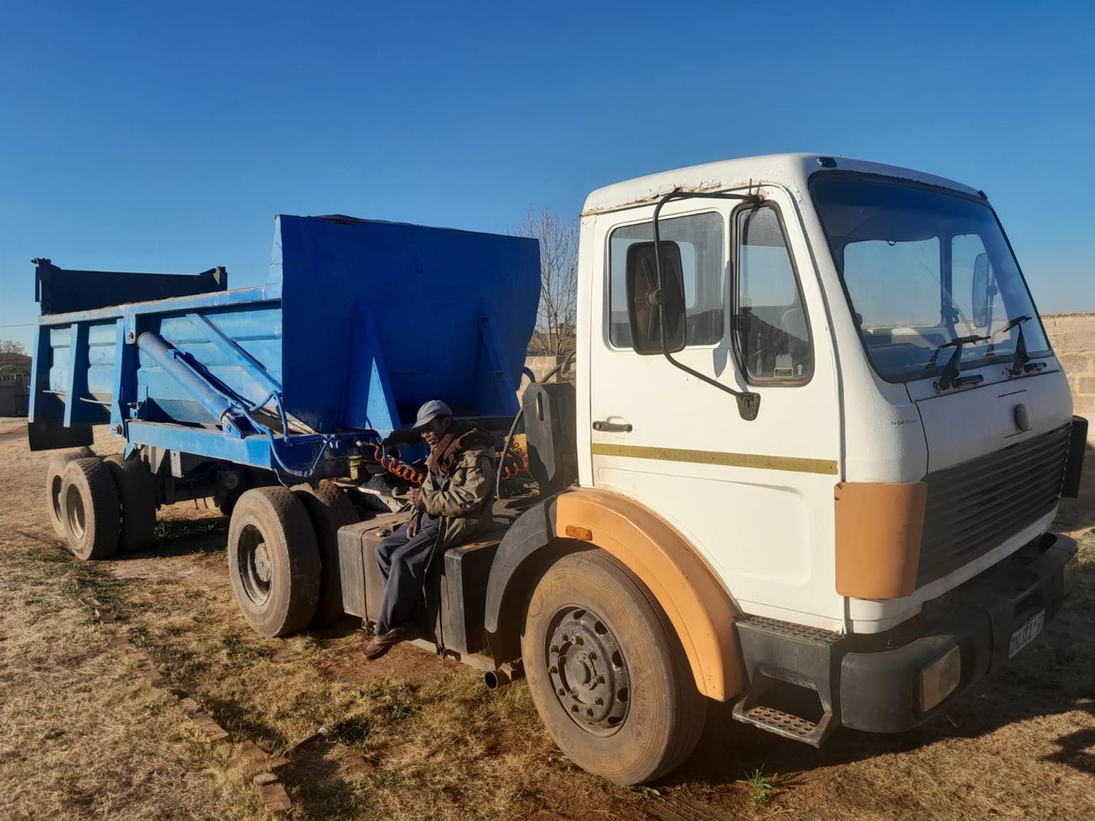 Mercedes 1982 ADE 422 Engine Single Axil Horse and Trailer | Junk Mail