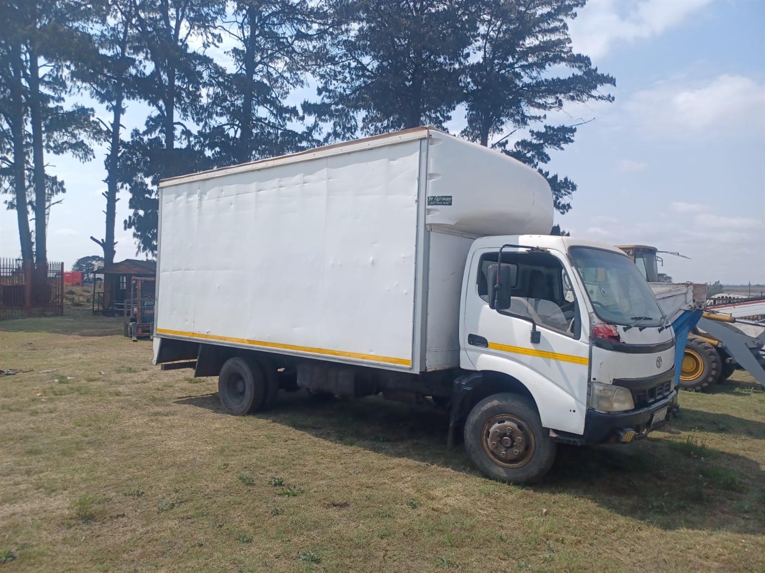 2006 Toyota Dyna, Closed body 3.5 ton truck | Junk Mail