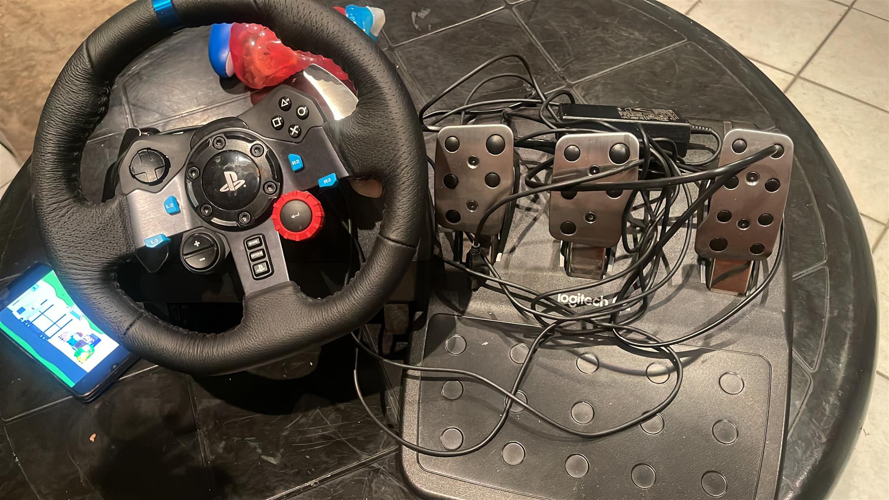 Logitech g29 drving force racing wheel, floor pedals, force feedback ...