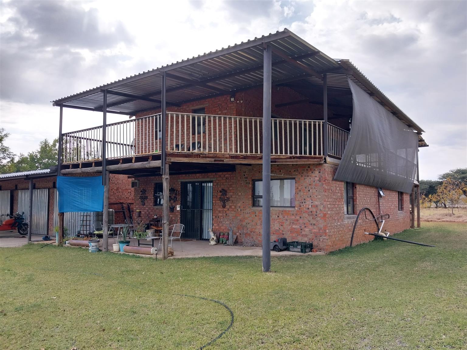 Small holdings. New house. 110 pecan trees. Electric fence 1.1 hect ...