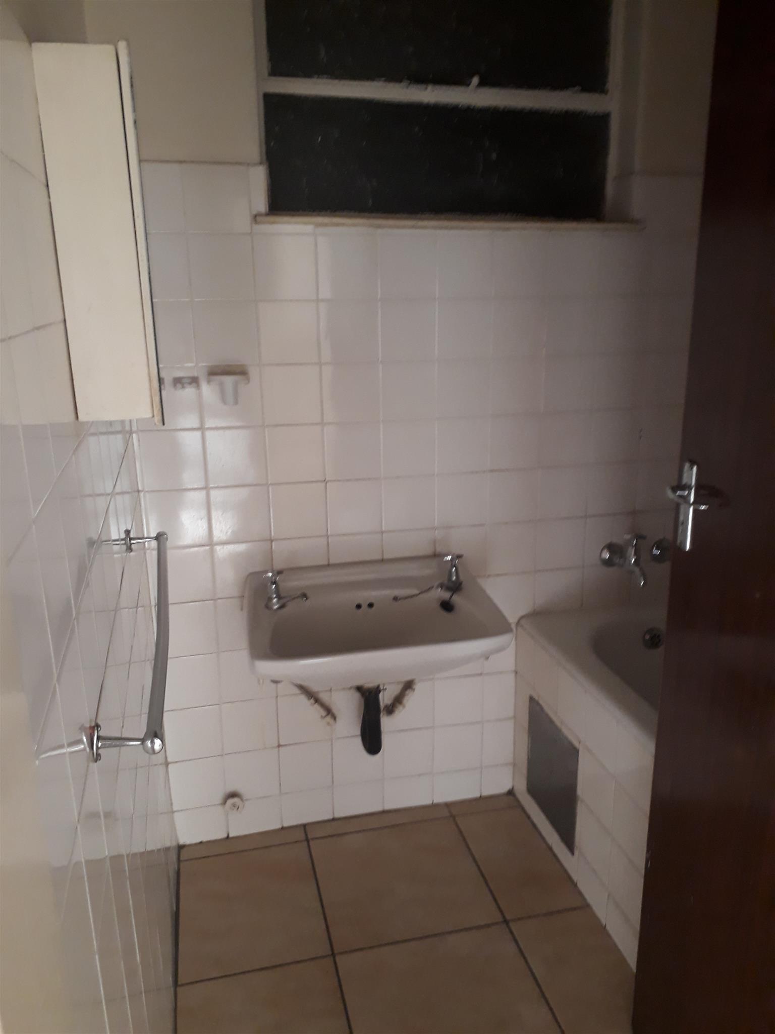 SOFT TOM Complex Large 2 Bedroom Flat with Security Cameras and Night ...