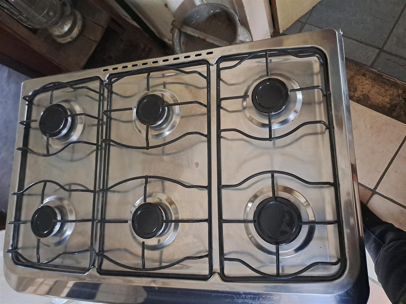 Gas stove 6 plate with oven | Junk Mail