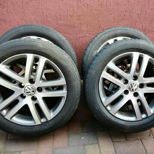 VW CADDY/GOLF OEM 16IN MAGS & TYRES | Junk Mail