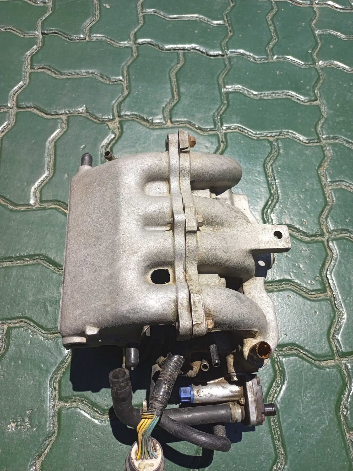 I'm selling the complete manifold for Mazda 323/Ford ruster | Junk Mail