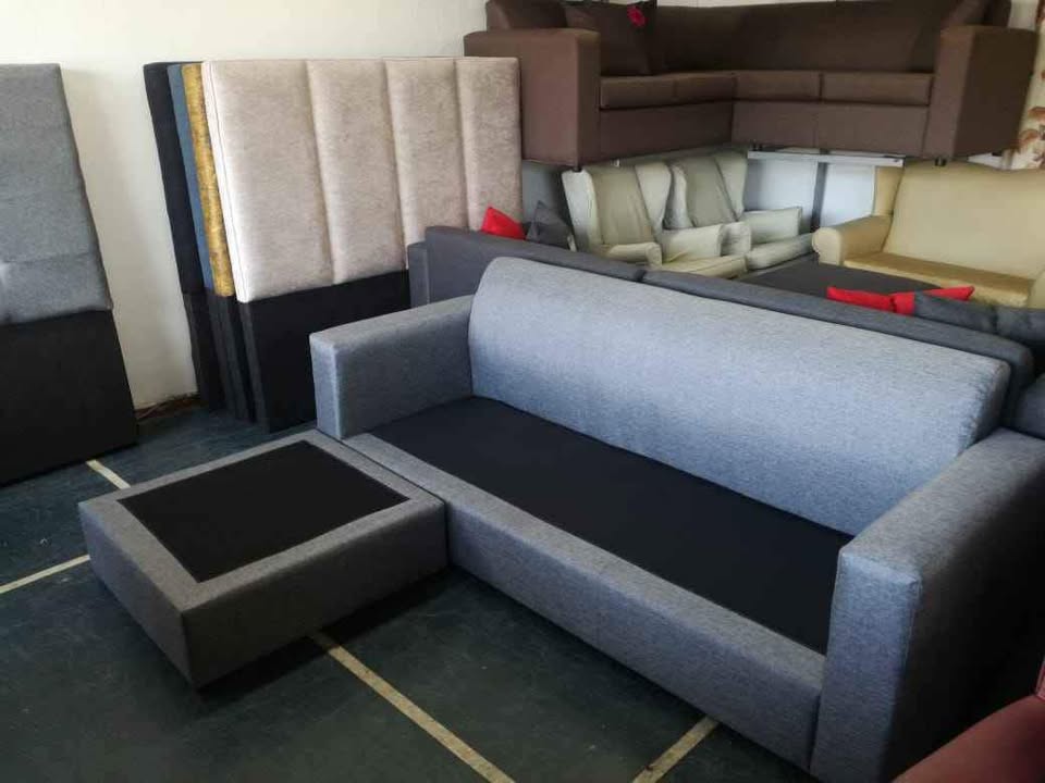 L-shaped couch interchangeable daybed piece | Junk Mail Marketplace