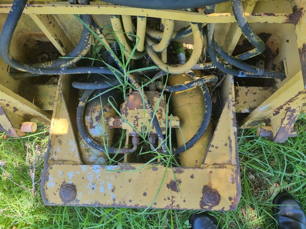 Cat 911 TLB Back Actor's Bucket and Frame | Junk Mail