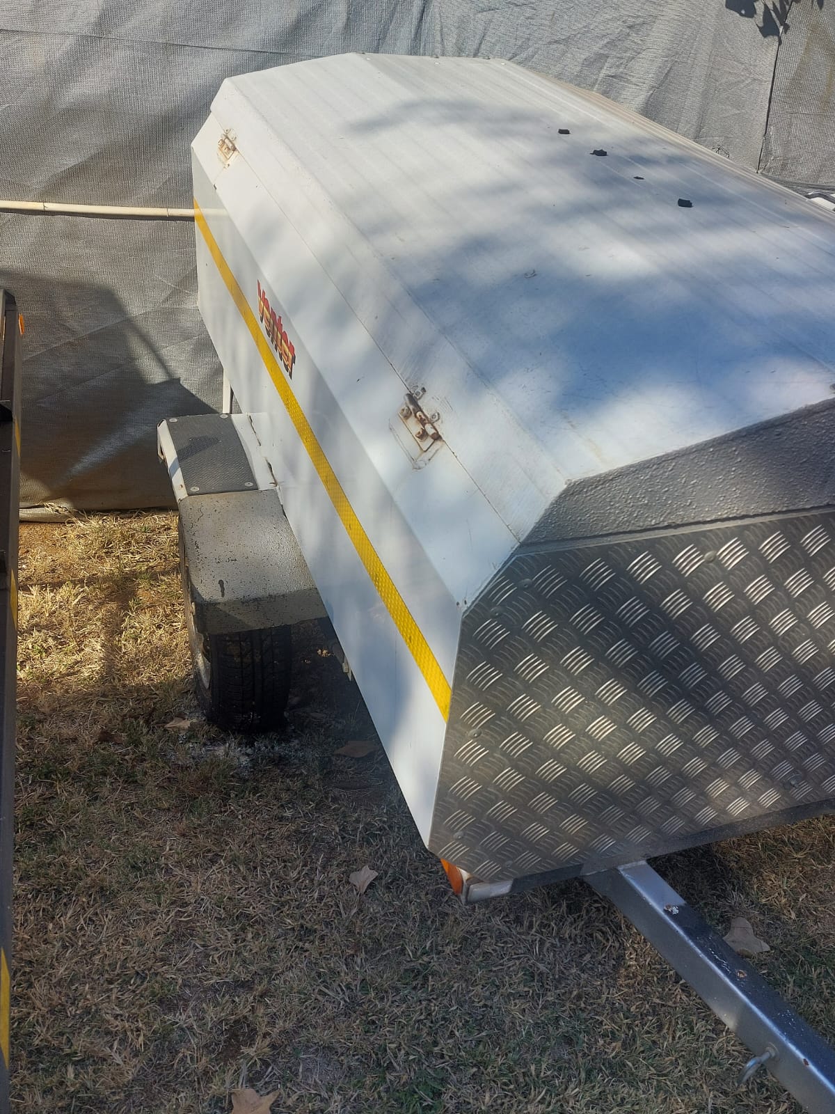 5 foot venter trailer on the road | Junk Mail