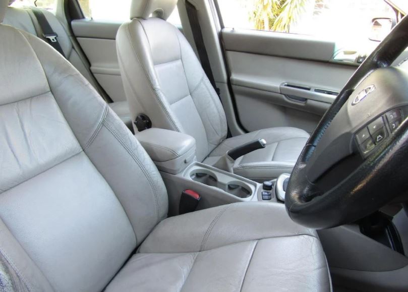 Volvo S40 T5 2004 Model. White in colour. selling it as non runner ...