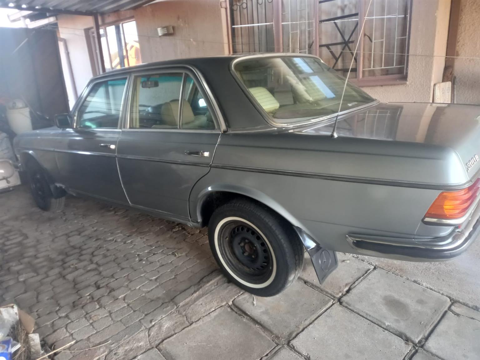 1984 Mercedes Benz w123 300D diesel manual | Junk Mail