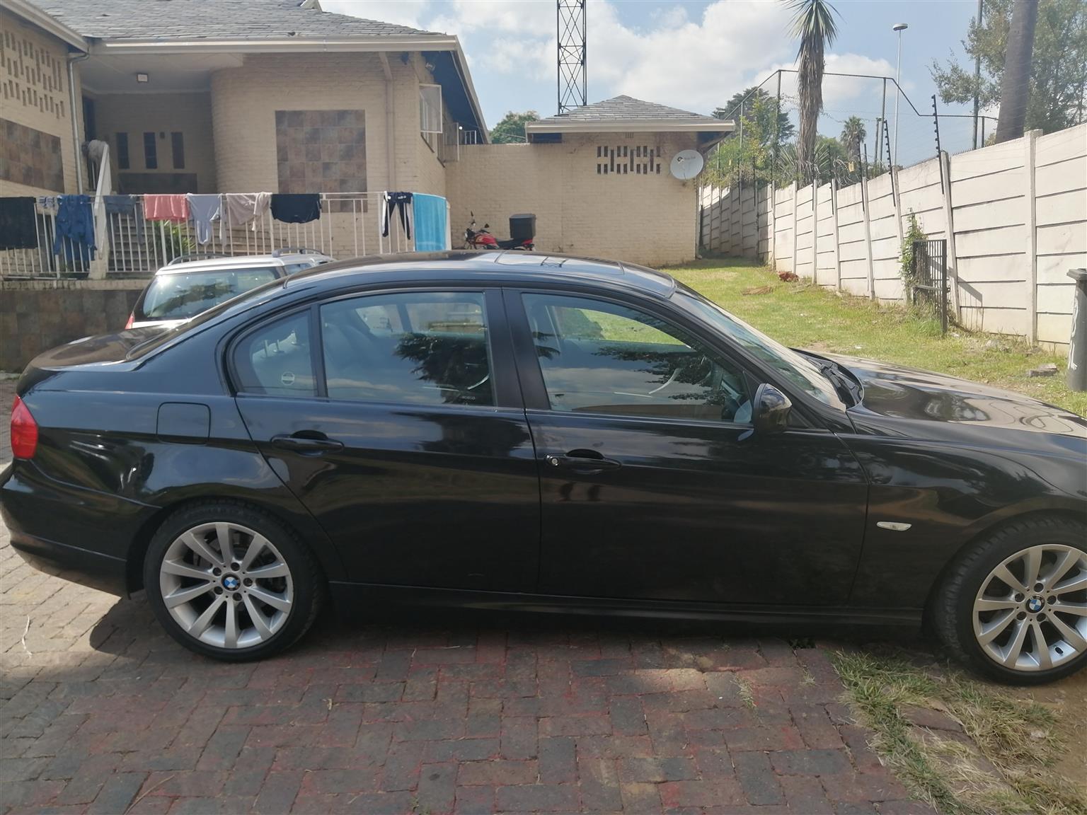 BMW E90 320i Facelift 2009 | Junk Mail
