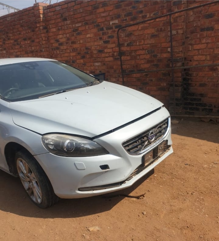 STRIPPING 2014 VOLVO V40 D2 | Junk Mail