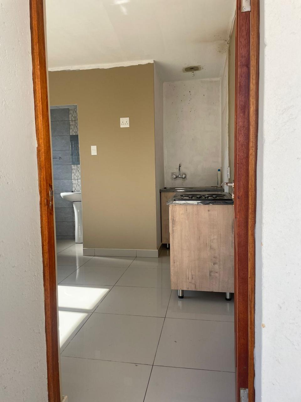 A bachelor room to rent | Junk Mail