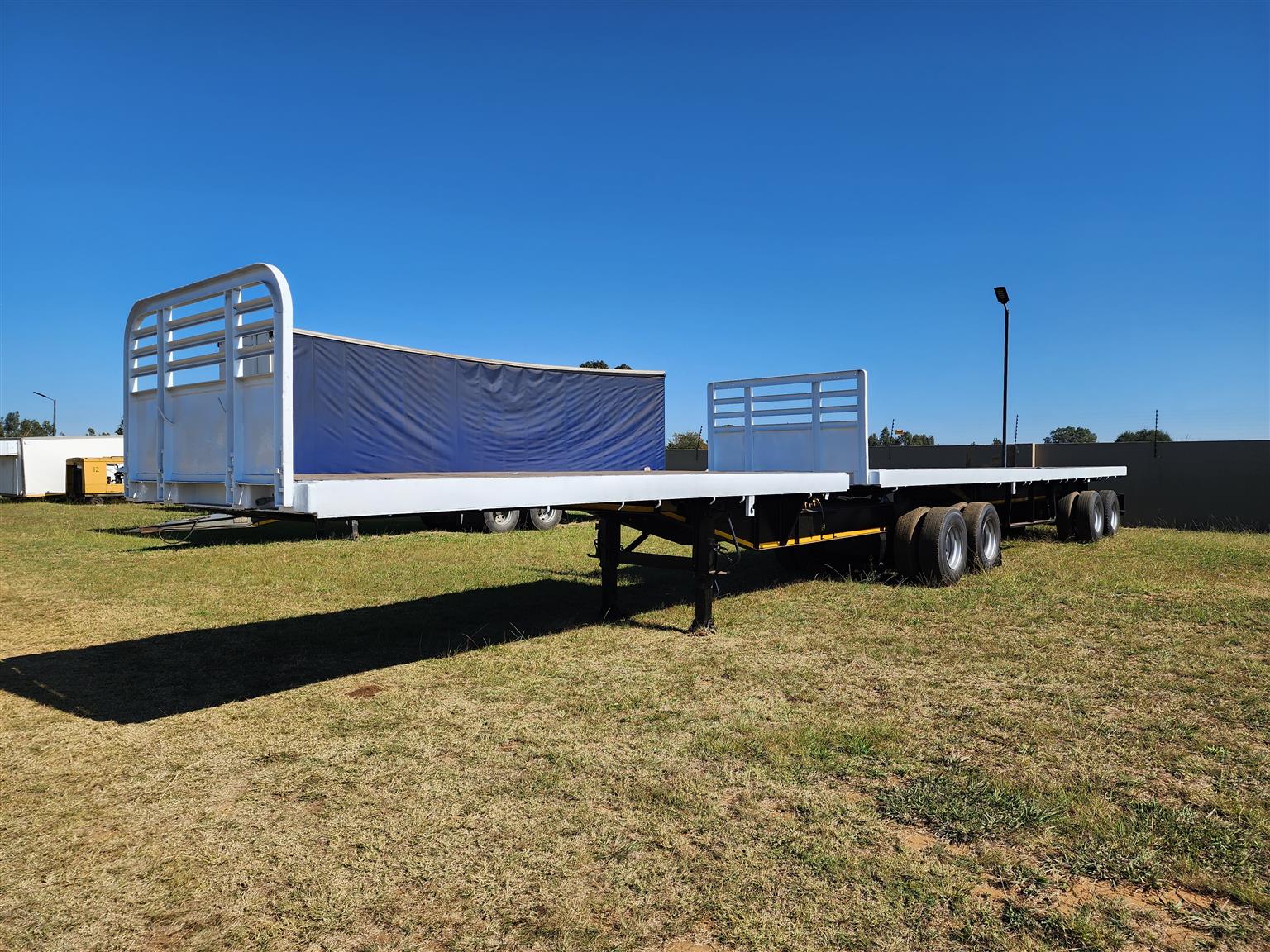 Henred Fruehauf Flat Deck Superlink Trailer | Junk Mail