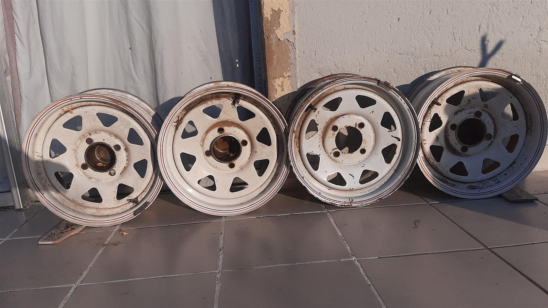 4 trailer white Rim. 4 holes. 114 PCD. Good for trailer and venture ...