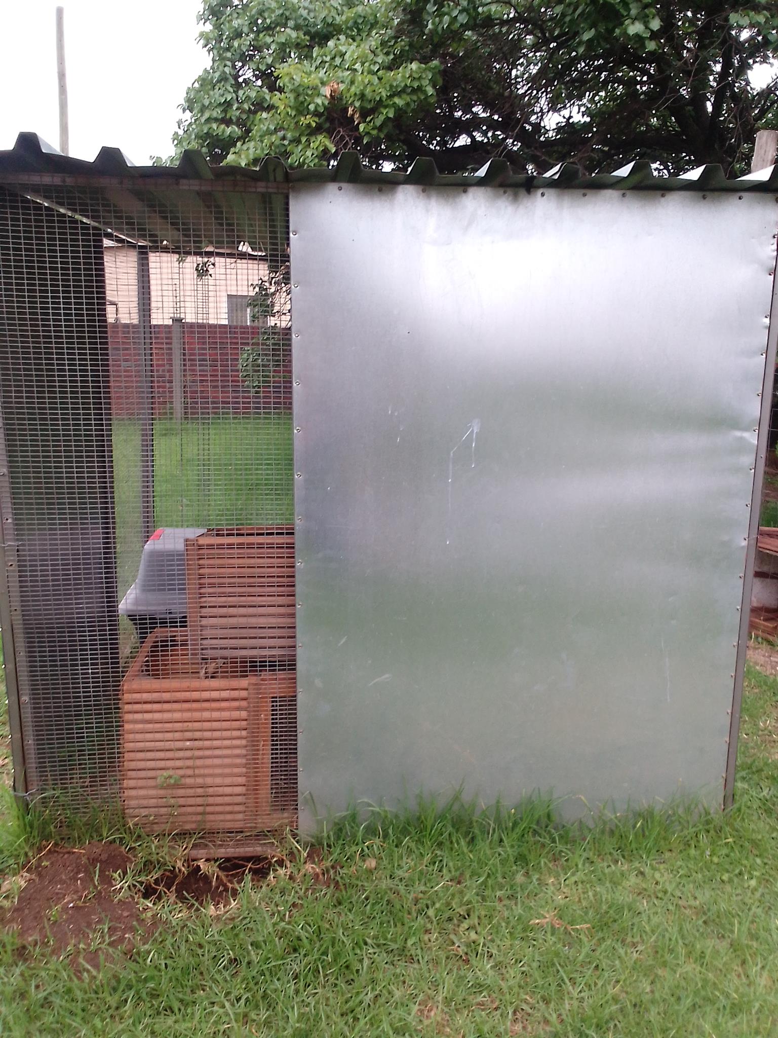 Outdoor metal bird aviary | Junk Mail Marketplace